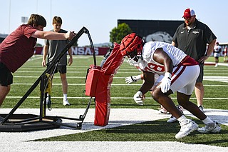 Drawing the line: Mateos counting on a diverse group to fill gaps ...