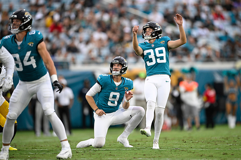 Former Arkansas kicker Cam Little drills 70-yard field goal in NFL ...