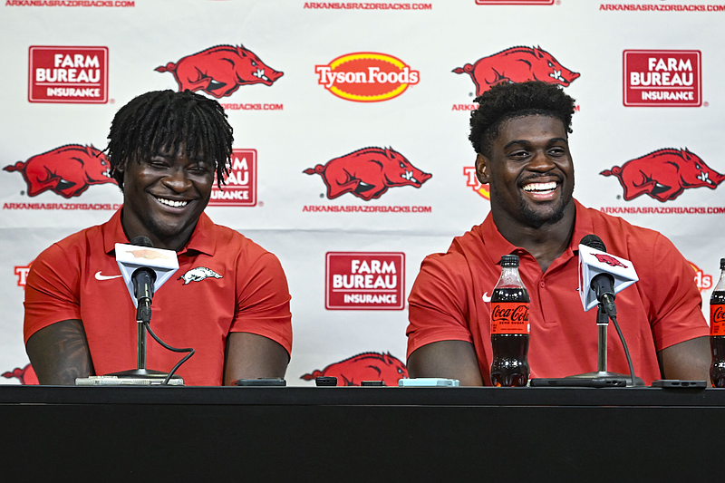 Arkansas football report: Linebackers say 'tight-knit' group bonds off ...