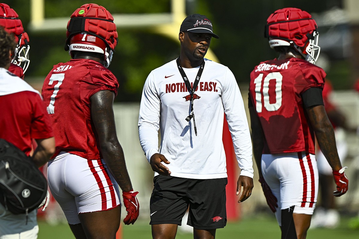 Arkansas DC Williams touts Razorbacks’ depth at linebacker | Northwest ...