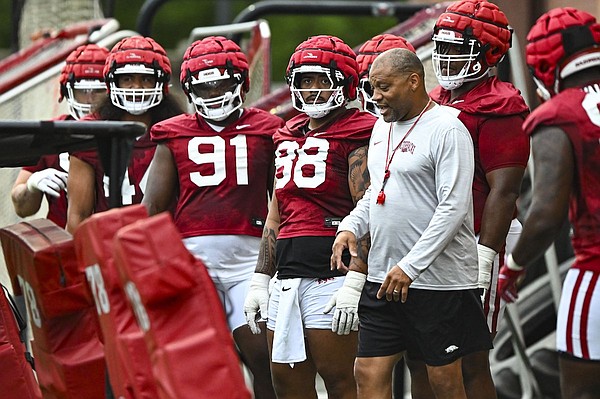 Arkansas football notebook: DL coach Deke Adams latest assistant to ...