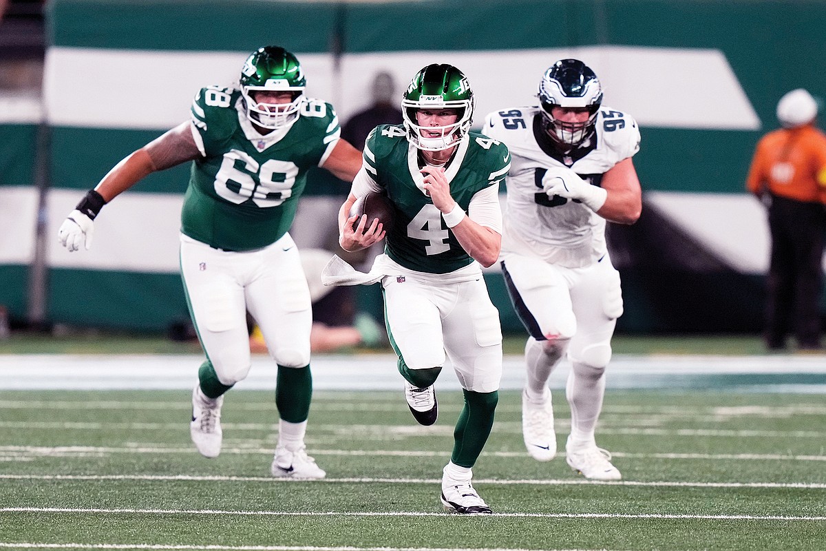 Eagles hold off Jets as Cook gets start | Jefferson City News Tribune