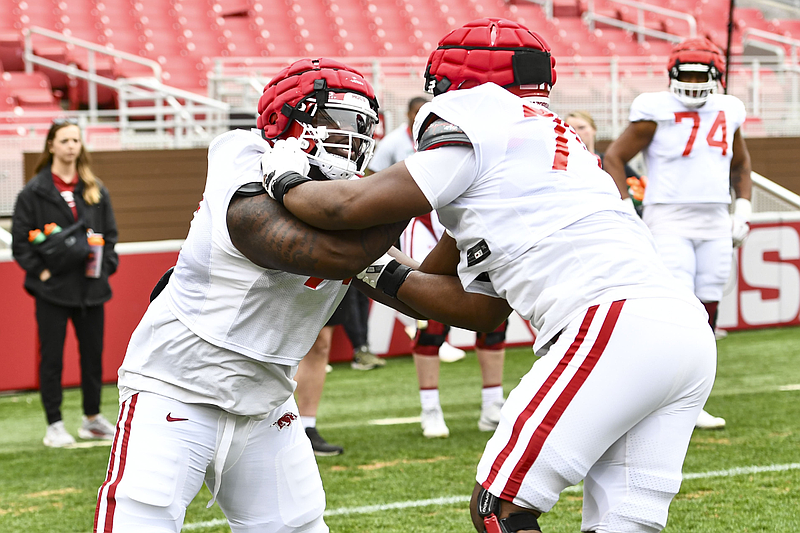 Arkansas football report: Offensive line battle ongoing as season ...