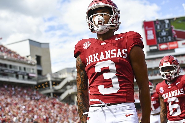 Arkansas football notebook: CJ Brown honors late father with season ...
