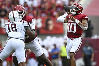 Easy pickings: Green tosses 6 touchdowns, leads Arkansas in rout of ...