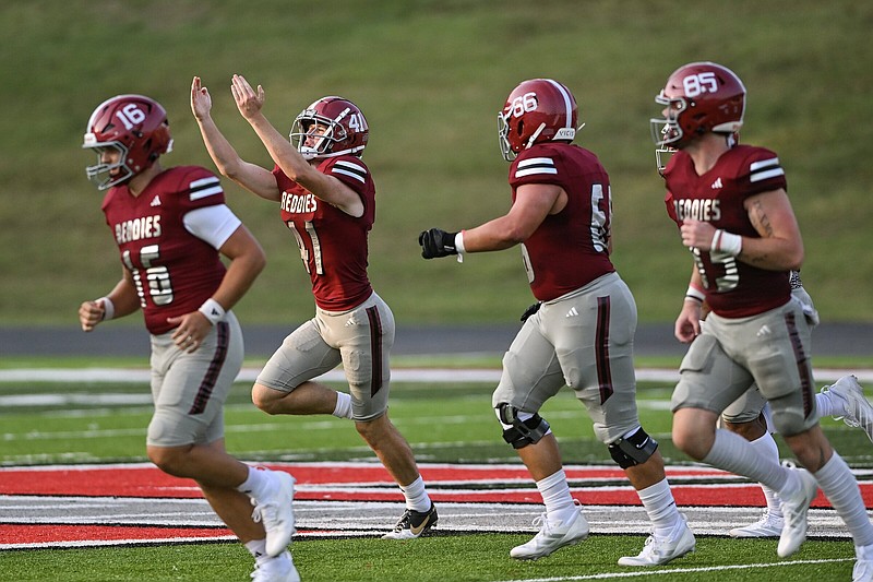Reddies use big fourth to pull away | Northwest Arkansas Democrat-Gazette