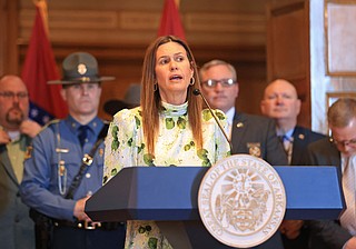 Sanders authorizes 40 Arkansas National Guard personnel to assist ICE ...