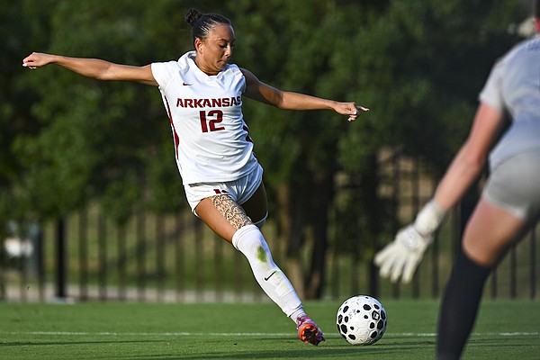 Arkansas soccer opens SEC play with important road win over Florida ...