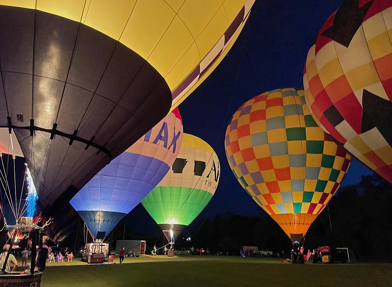 More than 2 dozen hot air balloons soar over Harrison in annual state ...