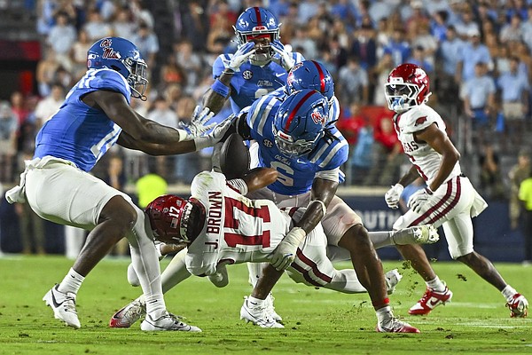 Arkansas football a step behind in SEC-opening loss at No. 17 Ole Miss | Whole Hog Sports