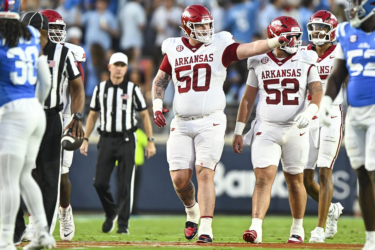 Linemen express fellowship | The Arkansas Democrat-Gazette - Arkansas ...