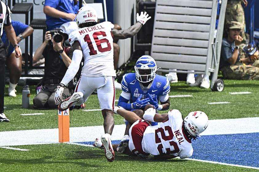Memphis blues: Arkansas Razorbacks again fumble game away on last drive ...