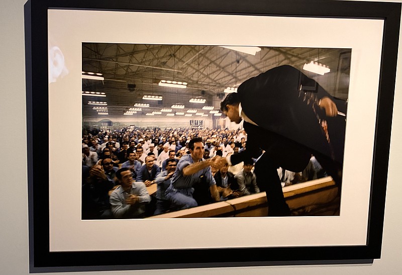 LONG LOOK | OPINION: Jim Marshall’s photo of Cash, inmate outshines ...