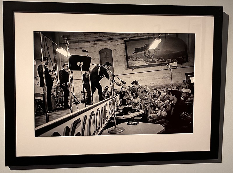 LONG LOOK | OPINION: Jim Marshall’s photo of Cash, inmate outshines ...