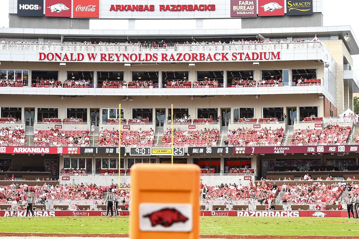 Arkansas Razorbacks near deal with Learfield over naming rights at ...
