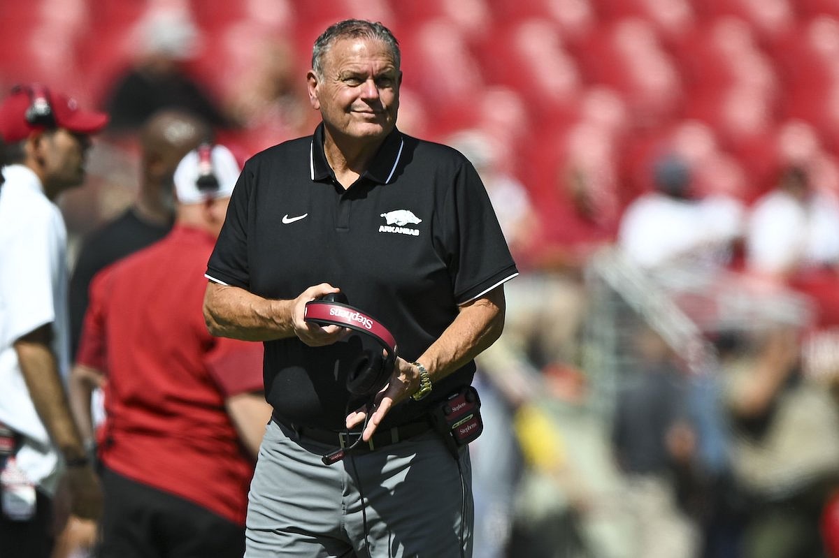 Arkansas fires Pittman, promotes Bobby Petrino to interim head football ...