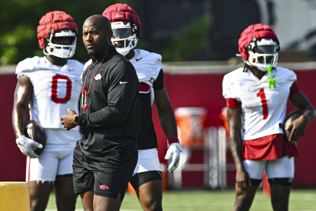 Arkansas football promotes Chris Wilson, Kolby Smith to coordinator ...