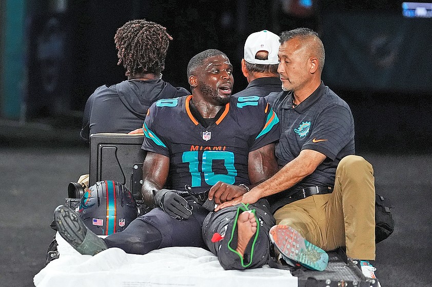 Dolphins beat Jets 27-21 but lose Hill to serious leg injury | Jefferson City News Tribune