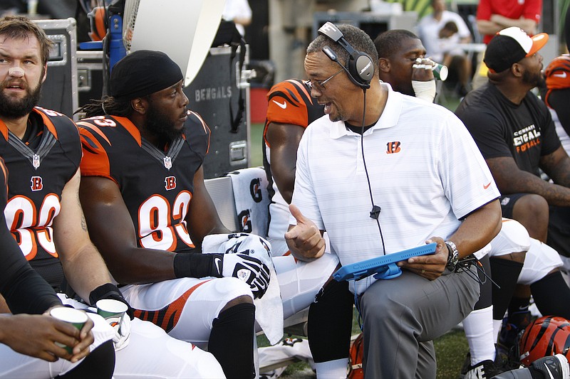 Report: Arkansas football hiring longtime NFL assistant Jay Hayes as ...