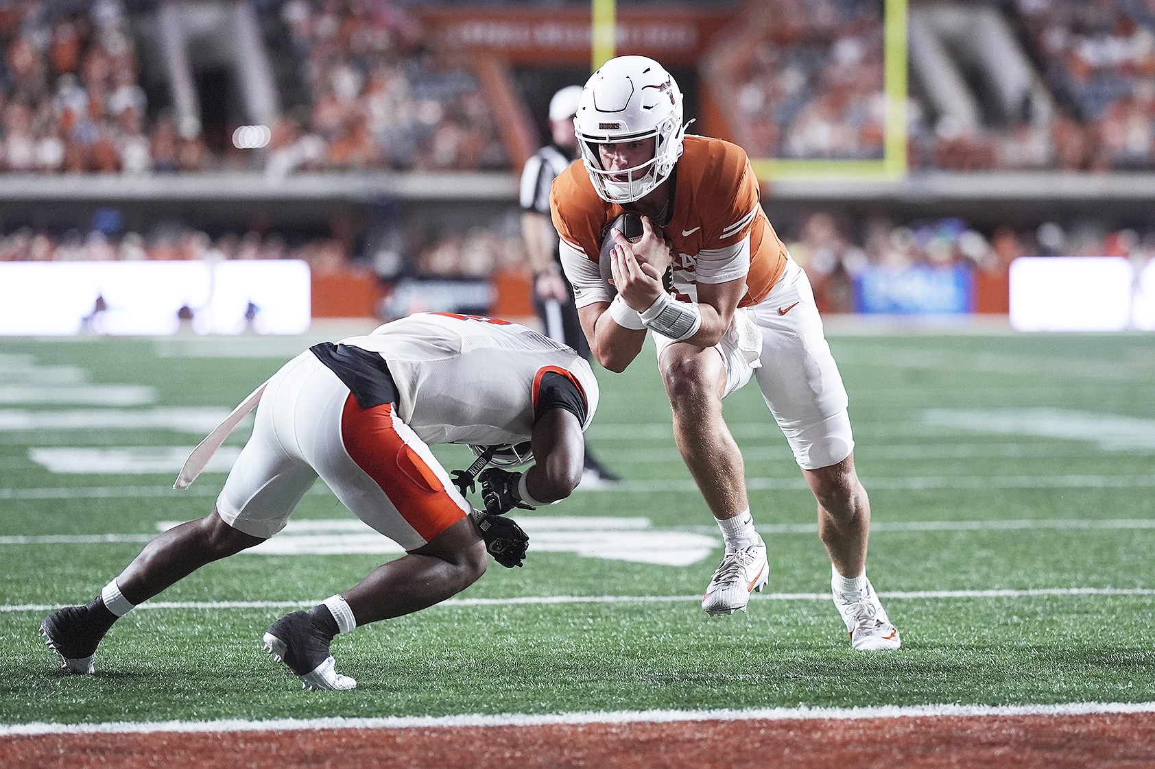 Texas begins daunting stretch away from home vs. Florida in the Swamp ...