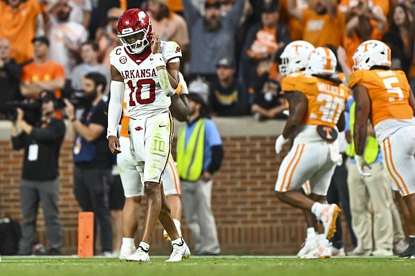 Arkansas football fades after halftime in 34-31 loss at No. 12 ...