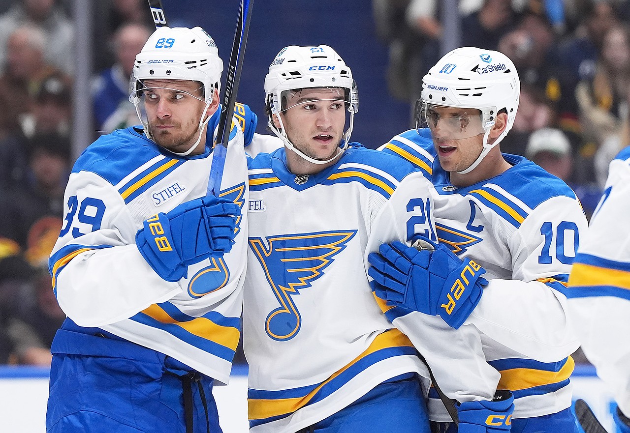 Snuggerud scores twice as Blues beat Canucks 5-2 | Fulton Sun