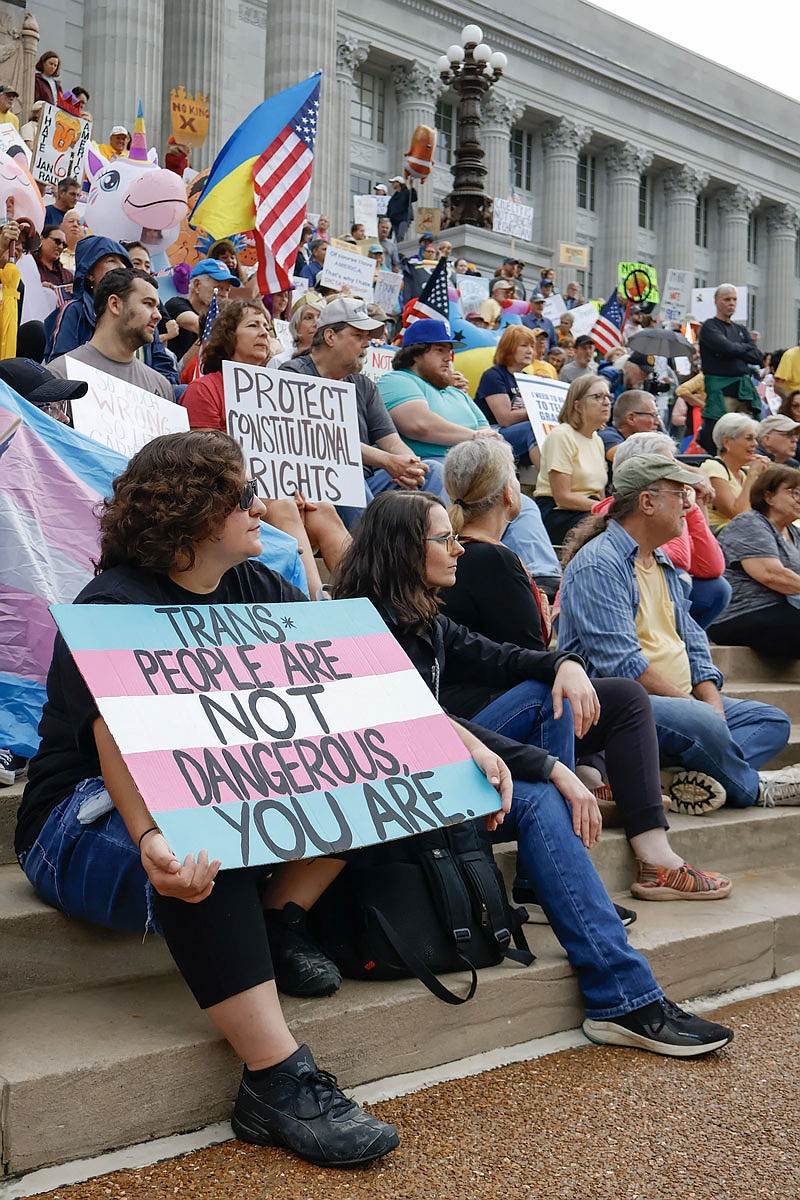'No Kings' protesters turn out in Jefferson City | Fulton Sun