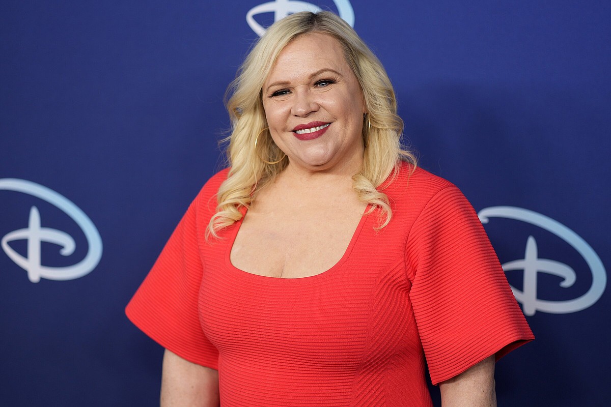 ESPN sideline reporter Holly Rowe got start from initiative | Northwest ...