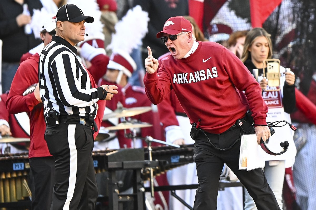 Arkansas football team has 193 penalty yards, blows 14-point lead to ...