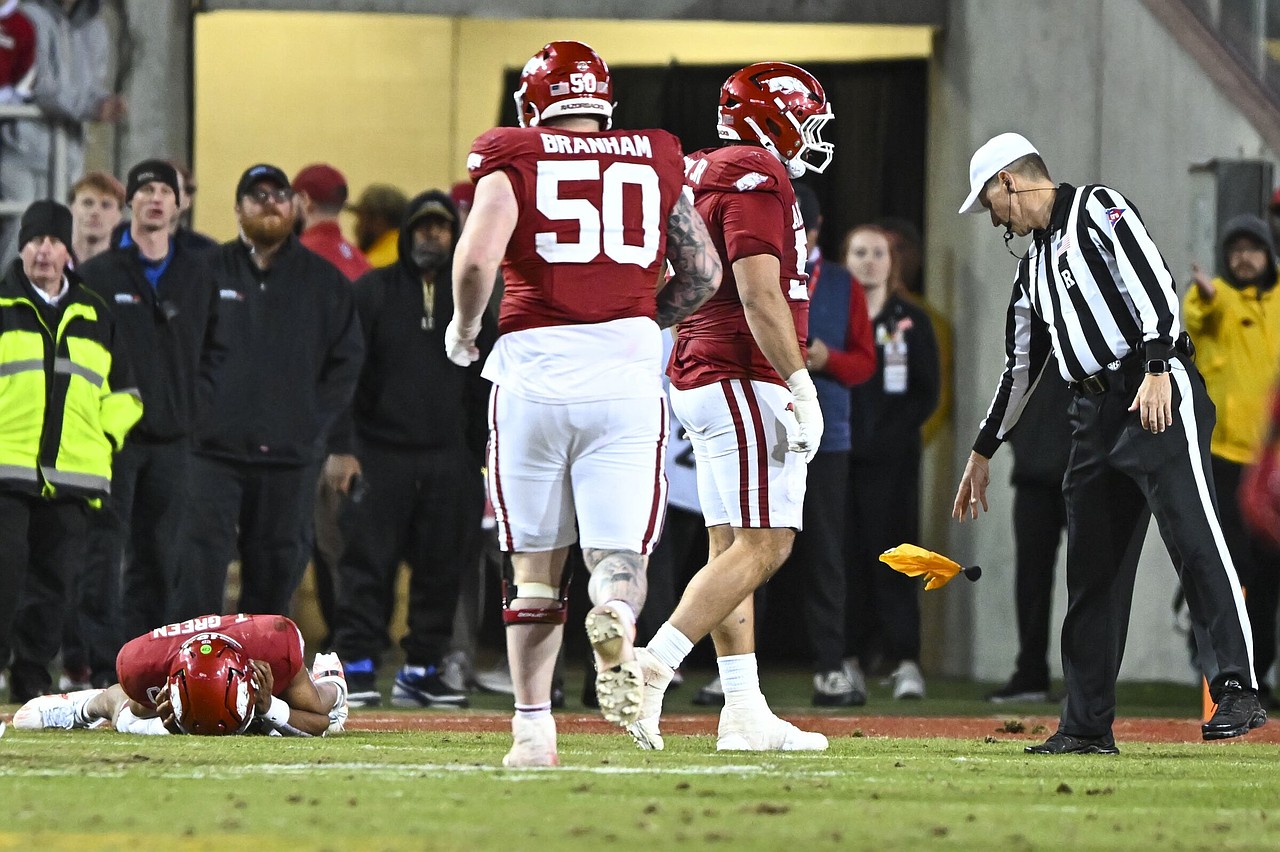 Arkansas football: Taylen Green injured in loss to Mississippi State ...