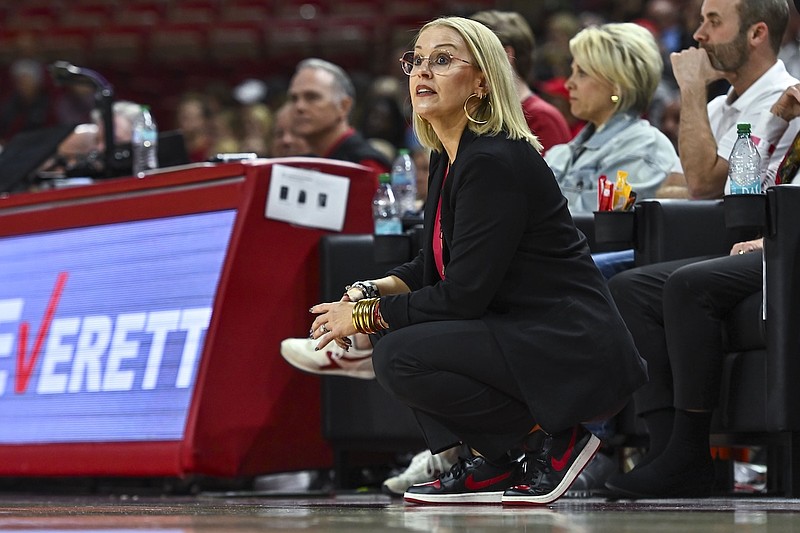 With family in the stands, Arkansas women's basketball coach Kelsi ...
