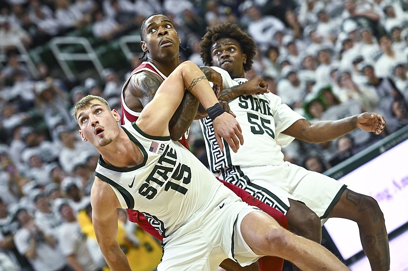 Arkansas basketball loses physicality battle in road defeat to Michigan ...