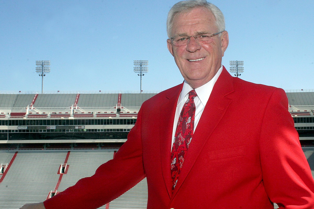 Mike Nail, voice of Arkansas basketball's glory years, dies at 80 | The ...