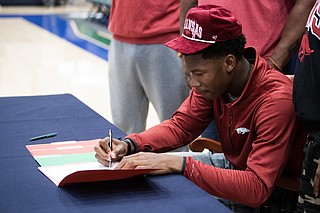 Little Rock Christian’s JaShawn “JJ” Andrews signs with Razorbacks ...