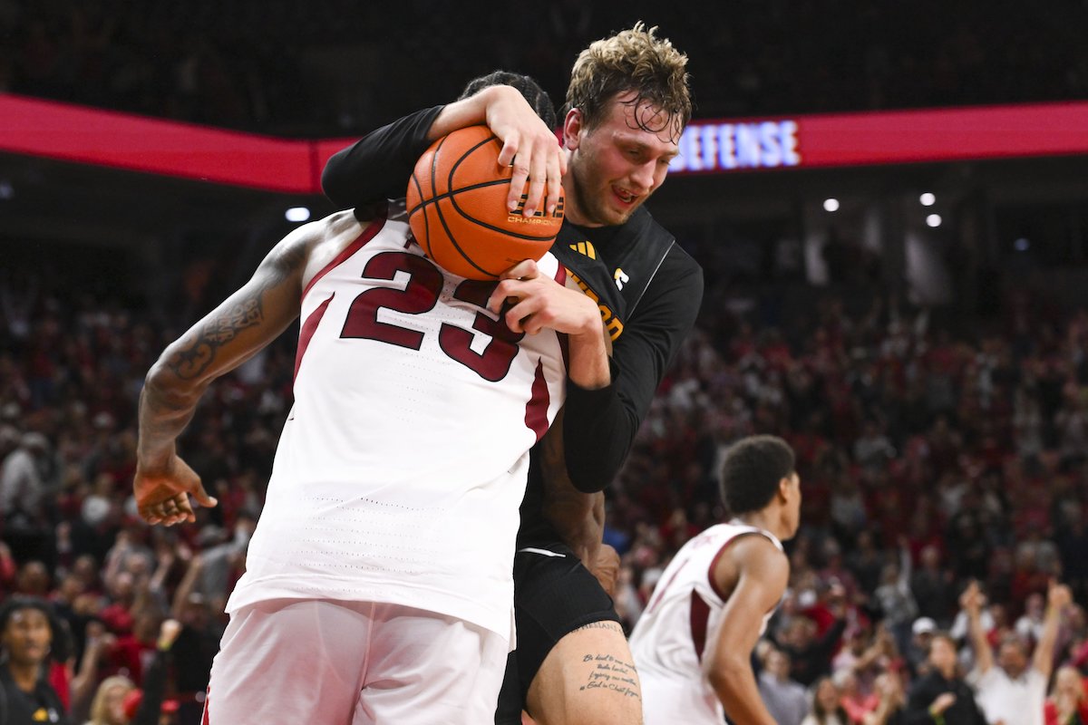 Arkansas closes strong, avoids big upset against Winthrop | Whole Hog ...