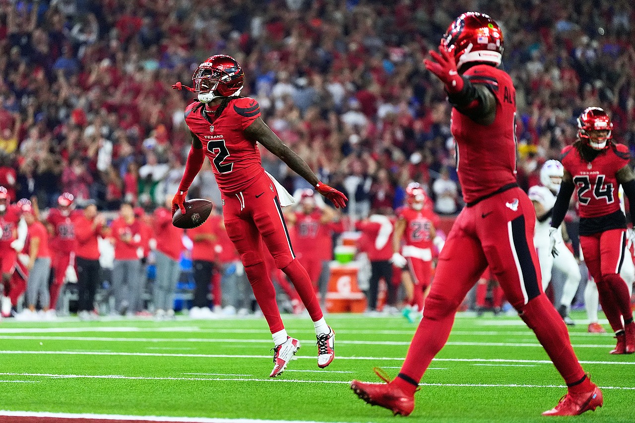 Texans get eight sacks, Bullock forces three turnovers in Houston’s win ...