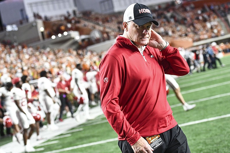 During broadcast, ESPN reporter Pete Thamel gives update on Arkansas ...