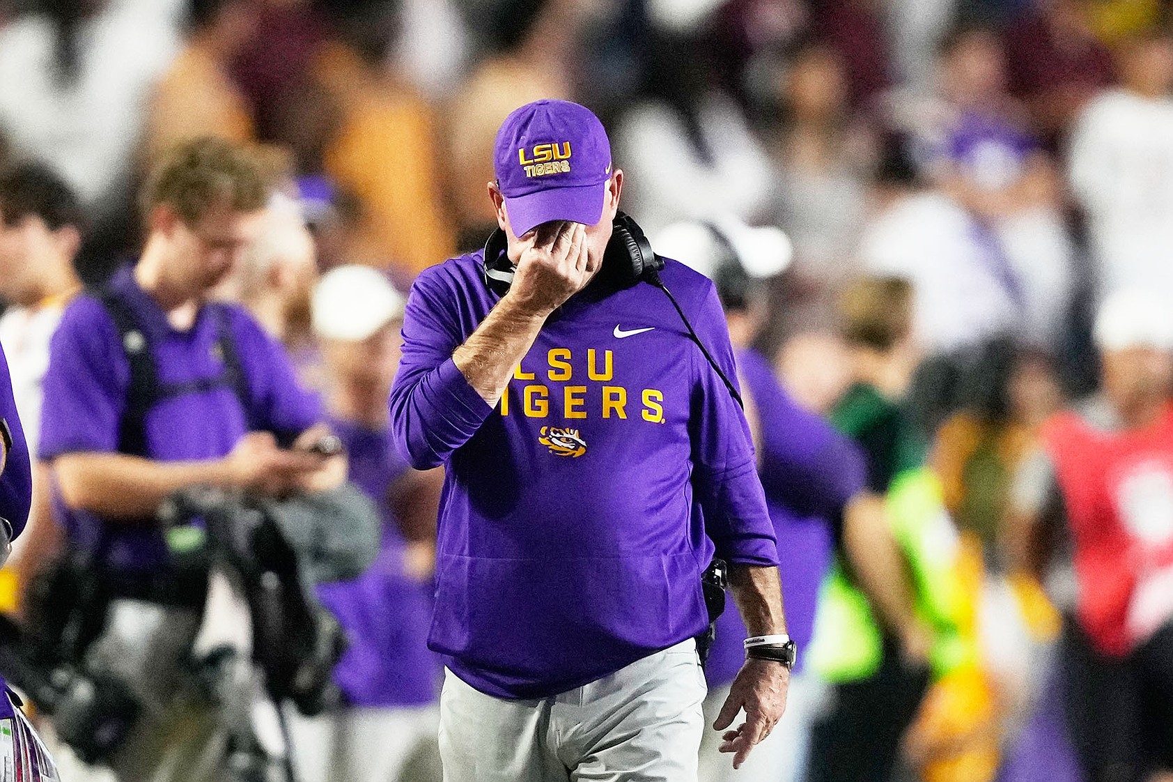 LSU confirms Kelly was fired ‘without cause' and owed full $54-million ...