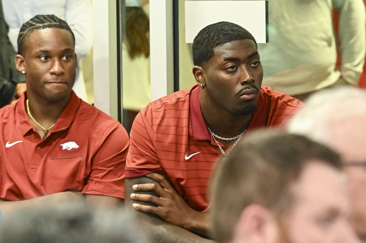 Arkansas Razorbacks retain Quincy Rhodes Jr., KJ Jackson for ’26 season ...