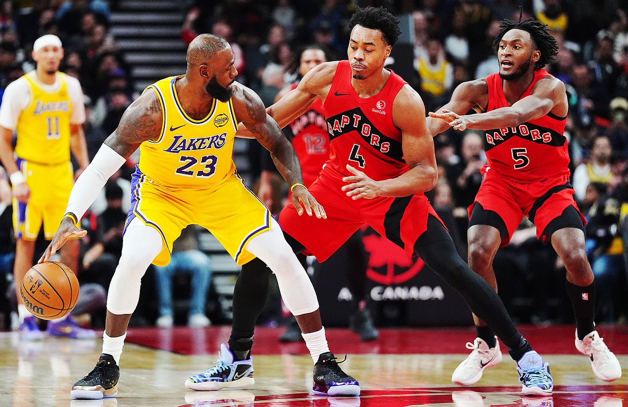James’ 1,297-game double-digit scoring streak ends but gets winning ...