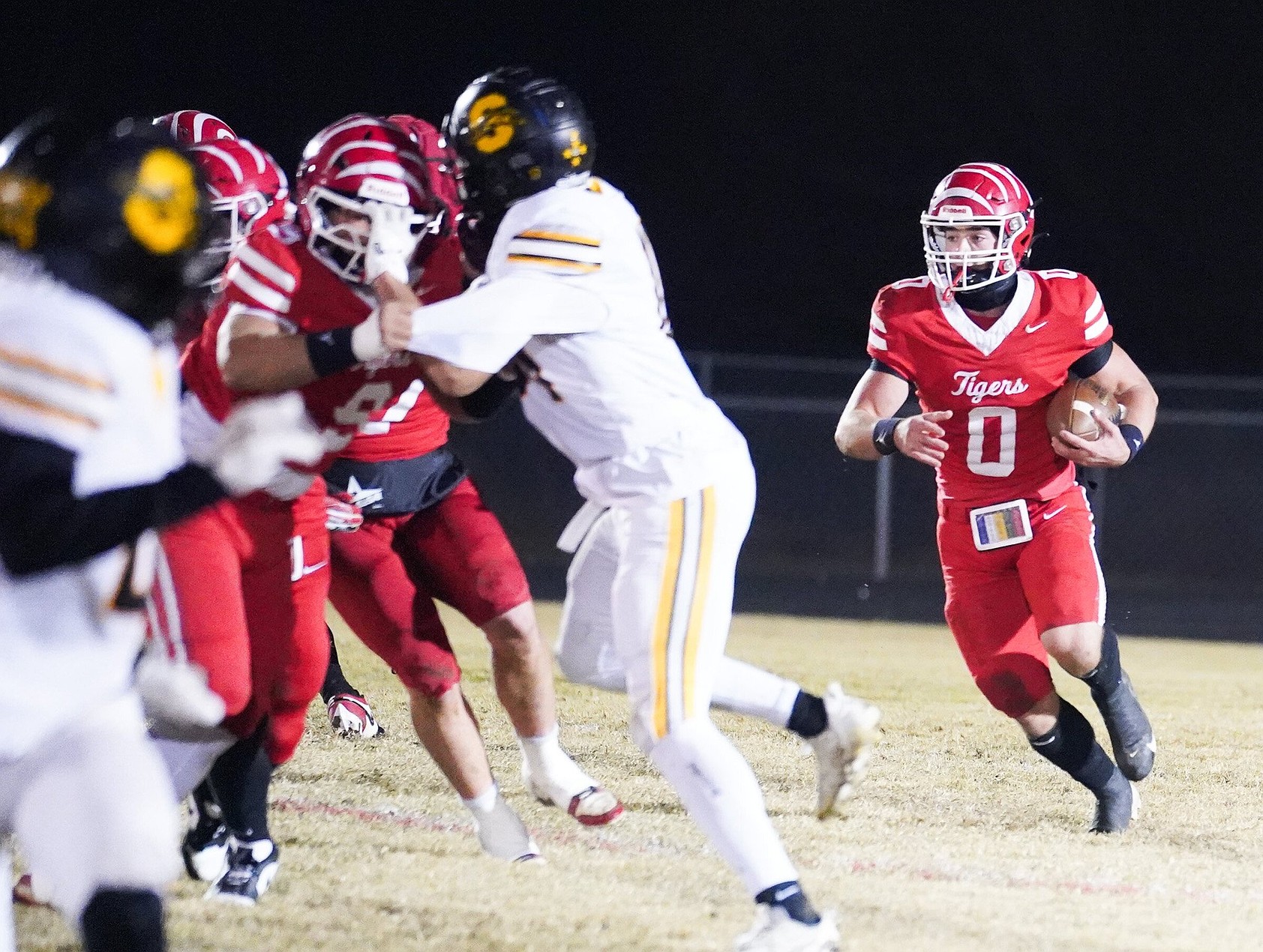 Mansfield fullback Burton sets tone, scores 5 TDs in victory vs. Salem ...