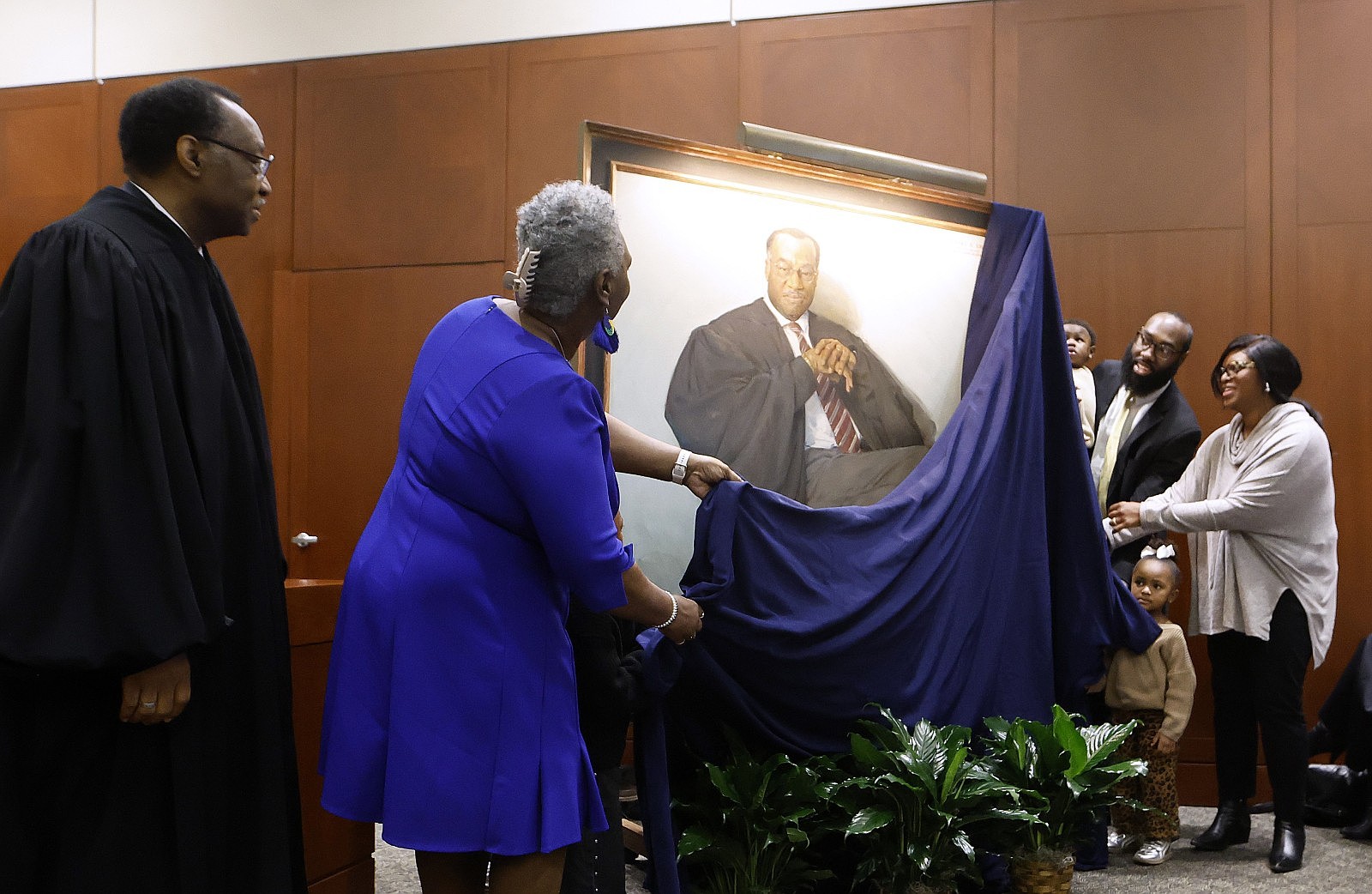 Portrait of Judge Lavenski Smith unveiled in Little Rock; Hope native ...
