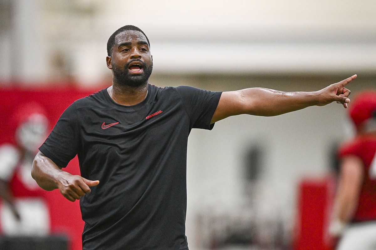 Report: Deron Wilson to rejoin Arkansas football as secondary coach ...