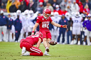 Arkansas football: More Razorbacks, including Starzyk, hit transfer ...