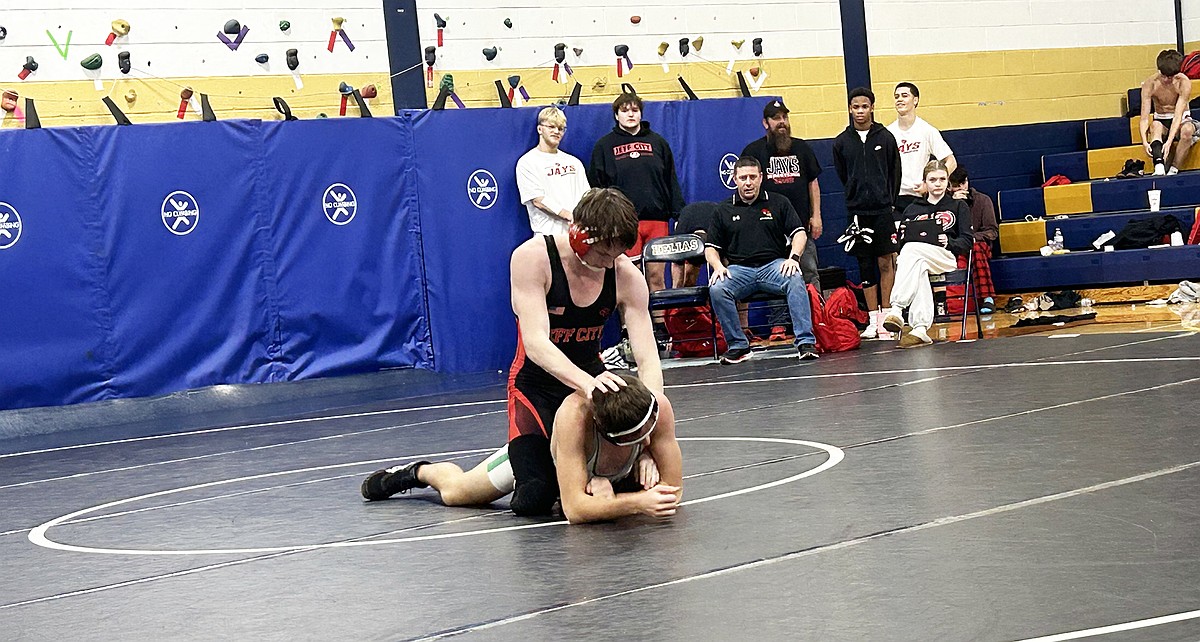 Jefferson City closes Missouri Duals with victory | Jefferson City News ...