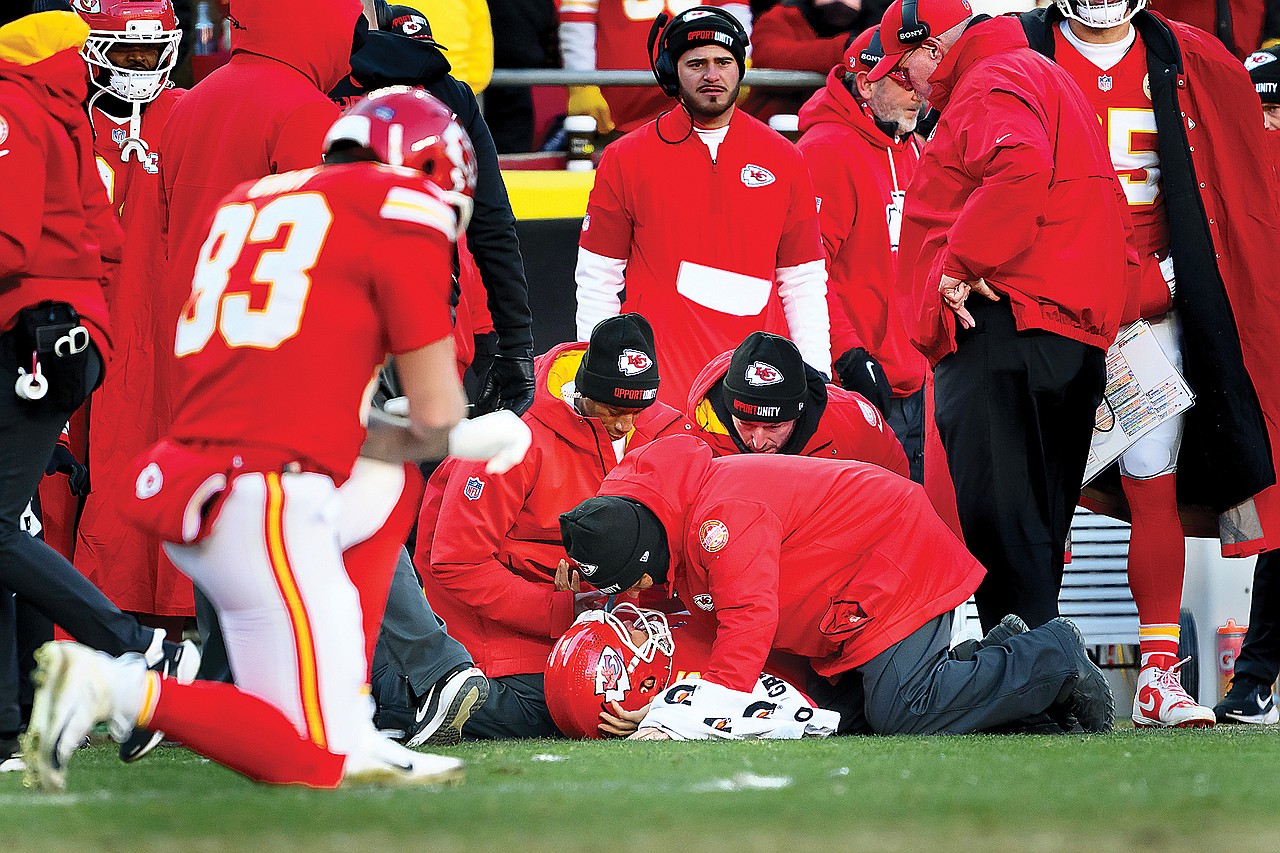 Mahomes undergoes ACL surgery in Dallas, begins road to recovery ...