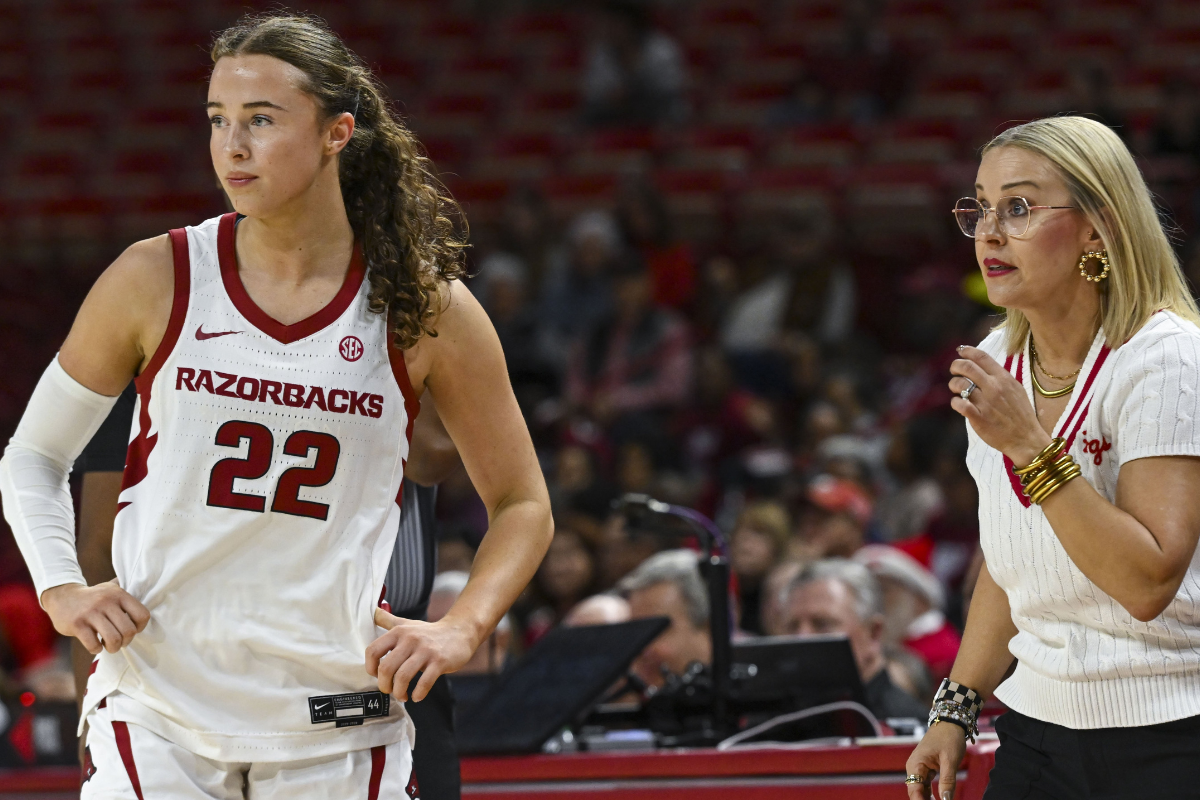 Meet Arkansas women’s basketball's Bonnie Deas, the nation’s shortest ...