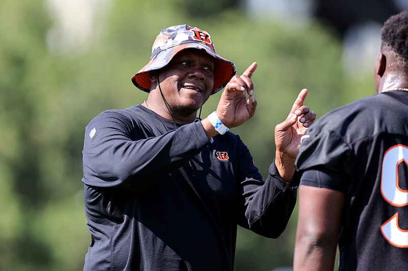 Arkansas football announces hirings of assistants Eddie Hicks, Marion ...
