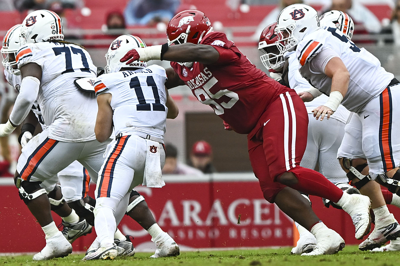 Arkansas defensive tackle Ian Geffrard to enter transfer portal | Whole Hog Sports