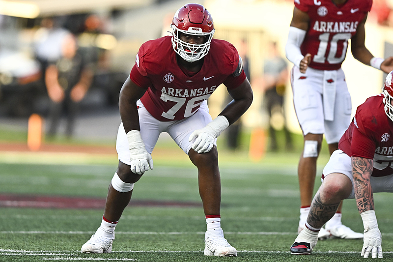 Arkansas starting offensive lineman E'Marion Harris announces transfer ...